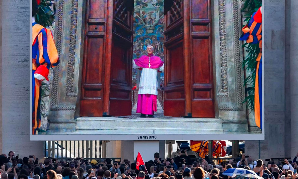 'Extra omnes': Los cardenales se encierran en la Capilla Sixtina, inicia cónclave